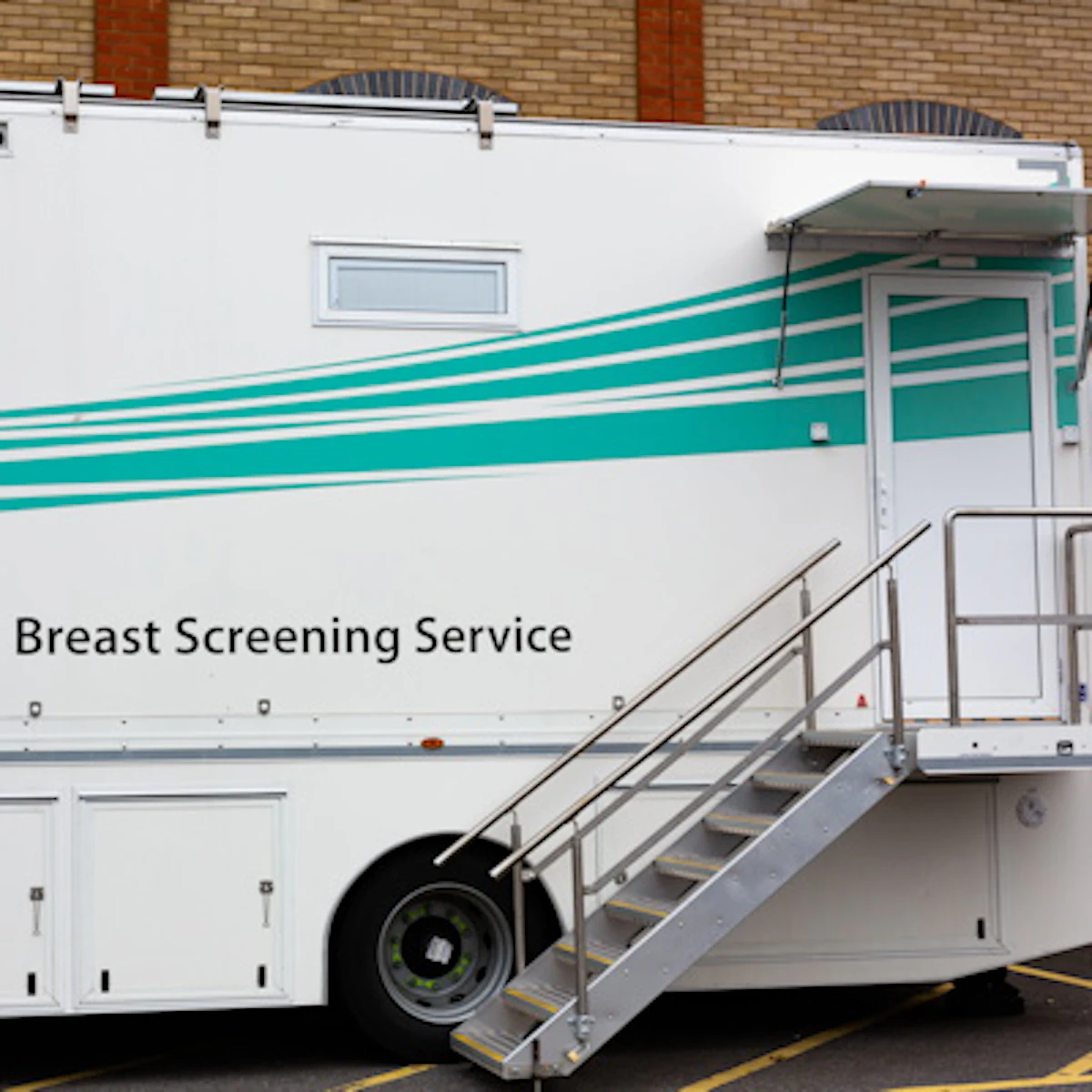 Vandals attack mobile breast screening unit in England | AuntMinnieEurope